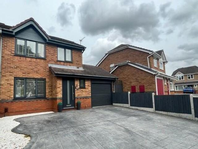 3 Bedroom Semi detached House For Rent In Oakwood