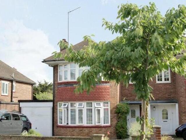 3 Bedroom Semi detached House For Rent In Oakwood