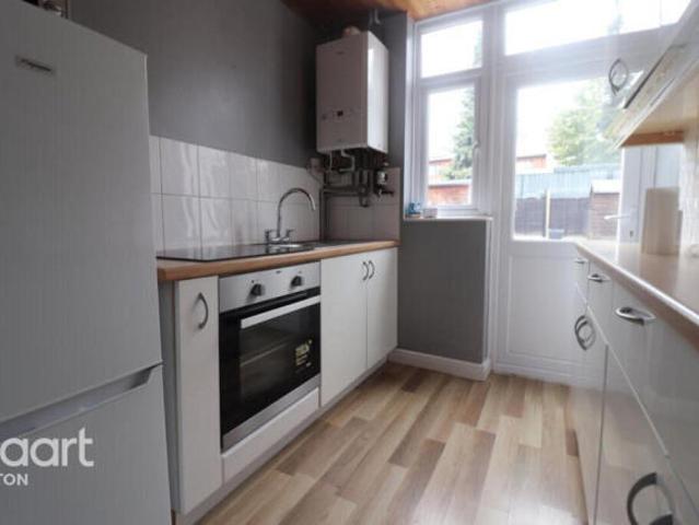 3 bedroom semi detached house for rent in Oakley Close, Luton, LU4
