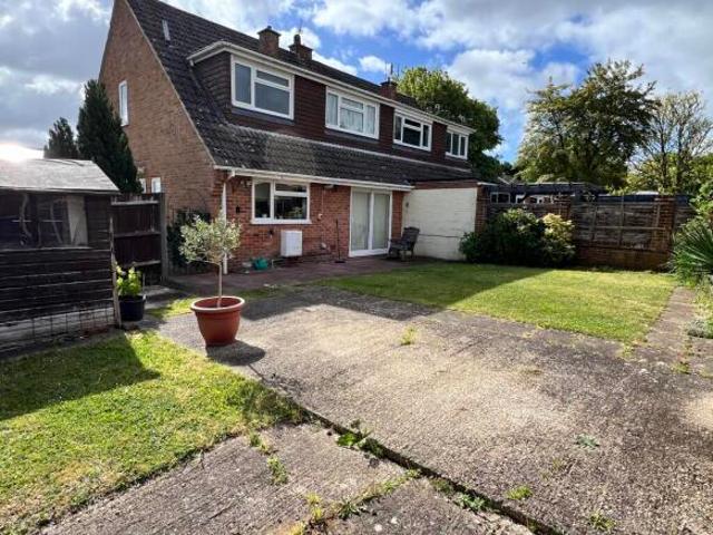 3 bedroom semi detached house for rent in Oakley, Basingstoke, Hampshire, RG23