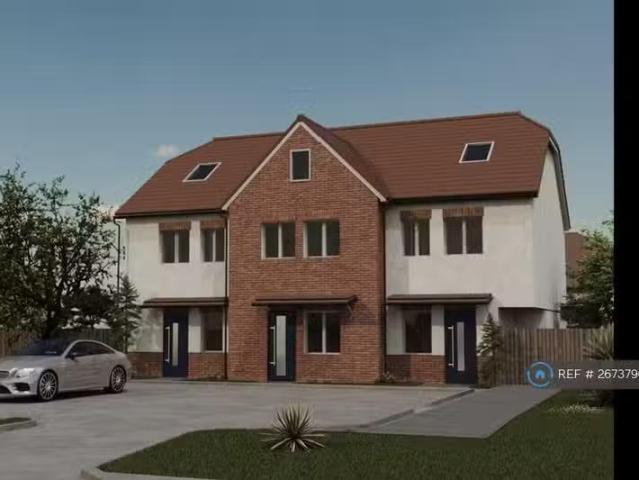 3 bedroom semi detached house for rent in Old Farleigh Road, C.