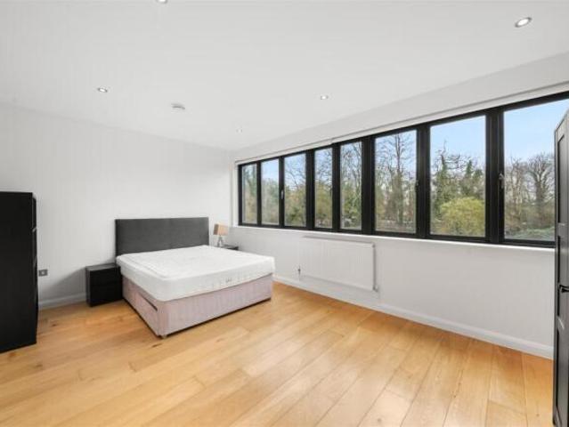 3 bedroom semi detached house for rent in Old Mill Close, Uxbridge, UB8