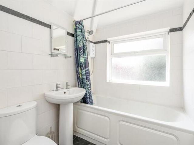 3 bedroom semi detached house for rent in Olton Croft, Birmingham, B27