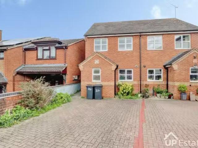 3 bedroom semi detached house for rent in Orchard Street, Bedw.
