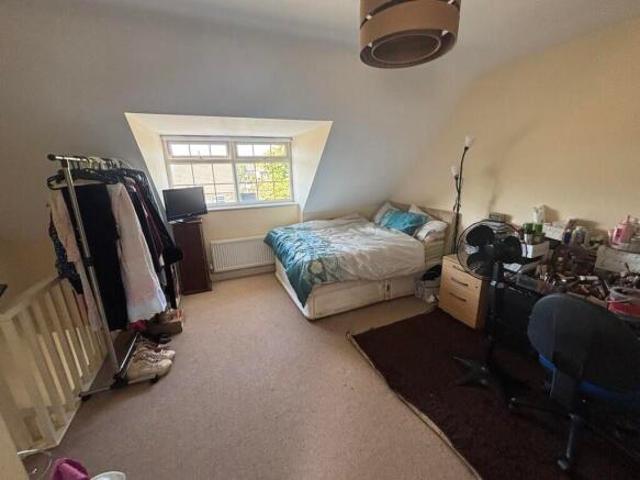 3 bedroom semi detached house for rent in Oxley Road, Ferndale, HD2