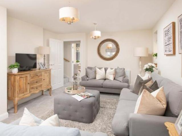 3 bedroom semi detached house for rent in Oxlip Boulevard, Ipswich, Suffolk, IP1