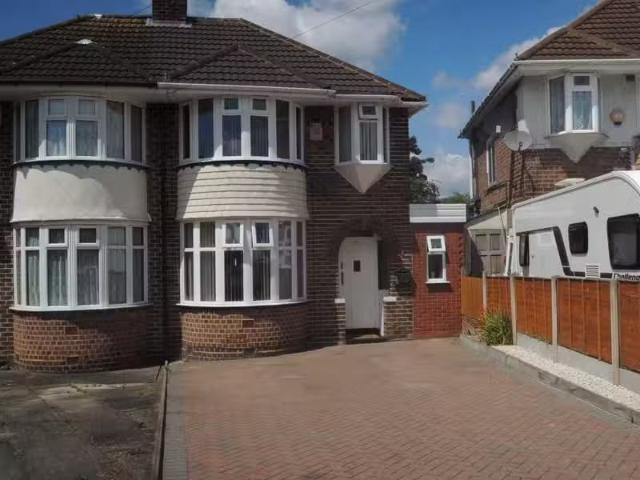 3 bedroom semi detached house for rent in Padstow Road, Birmin.