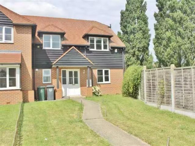 3 bedroom semi detached house for rent in Park Corner Road, So.