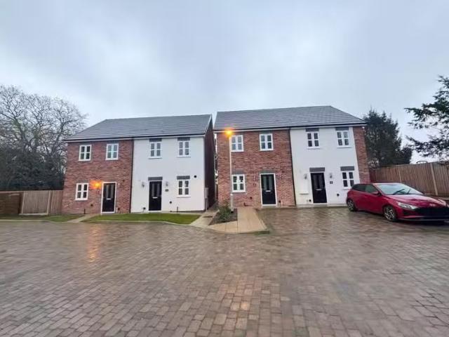 3 bedroom semi detached house for rent in Park Gardens, 119 Hi.