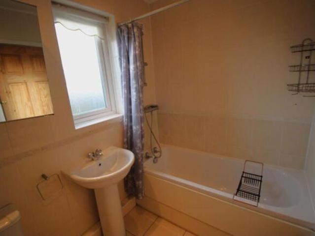 3 bedroom semi detached house for rent in Parry Drive, SR6