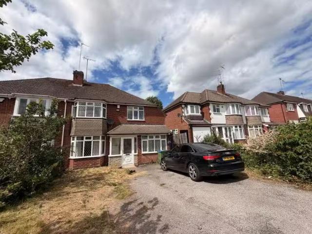 3 bedroom semi detached house for rent in Pear Tree Road, Grea.