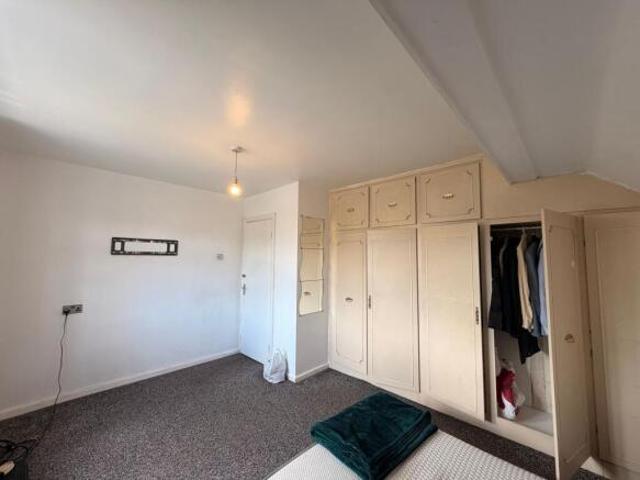 3 bedroom semi detached house for rent in Pear Tree Road, Great Barr, B43