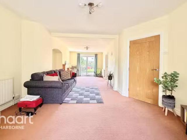 3 bedroom semi detached house for rent in Perry Common Road, E.