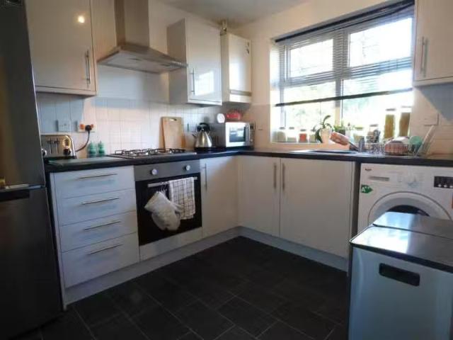 3 bedroom semi detached house for rent in Petworth Drive, Mark.