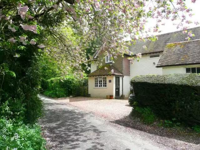 3 bedroom semi detached house for rent in Petersfield, Hampshi.