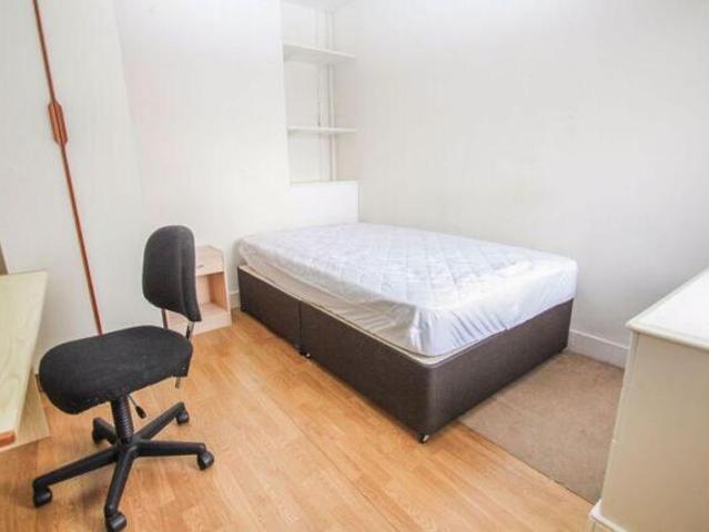 3 bedroom semi detached house for rent in Pine Road, Winton, BH9
