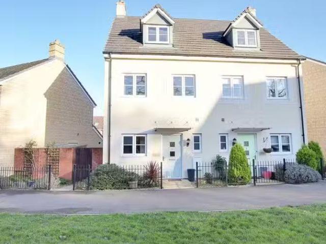 3 bedroom semi detached house for rent in Pipistrelle Crescent.