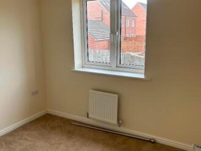 3 bedroom semi detached house for rent in Polesdon Avenue, Swindon, Wiltshire, SN3