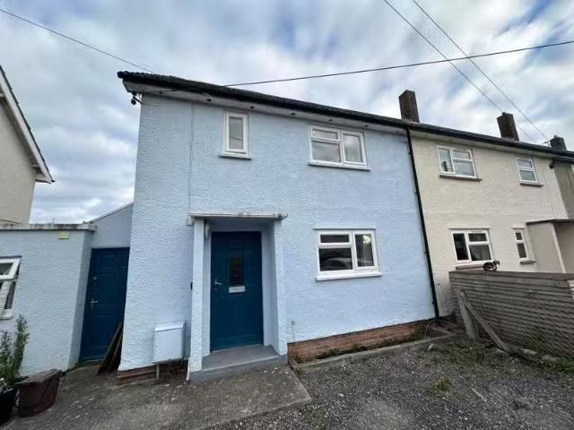 3 bedroom semi detached house for rent in Portland Road, Stree.