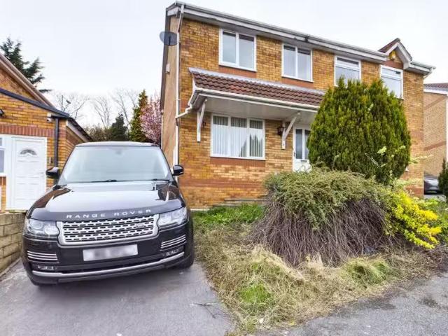 3 bedroom semi detached house for rent in Ploughmans Croft, Br.