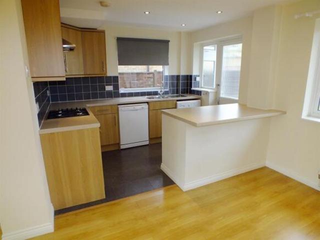 3 bedroom semi detached house for rent in Plantation Avenue, Shadwell, Leeds, LS17
