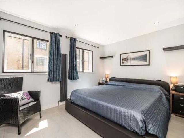 3 bedroom semi detached house for rent in Prospect Place, Wapping, E1W