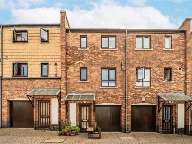 3 bedroom semi detached house for rent in Prospect Place, Wapping, E1W