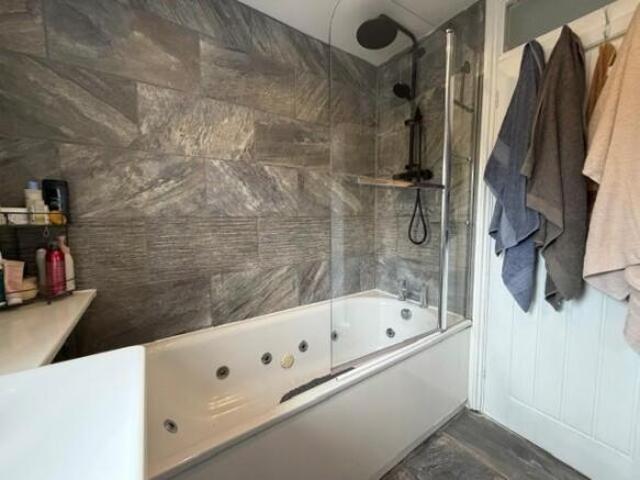 3 bedroom semi detached house for rent in Prestwick Close, Luton, Beds, LU2
