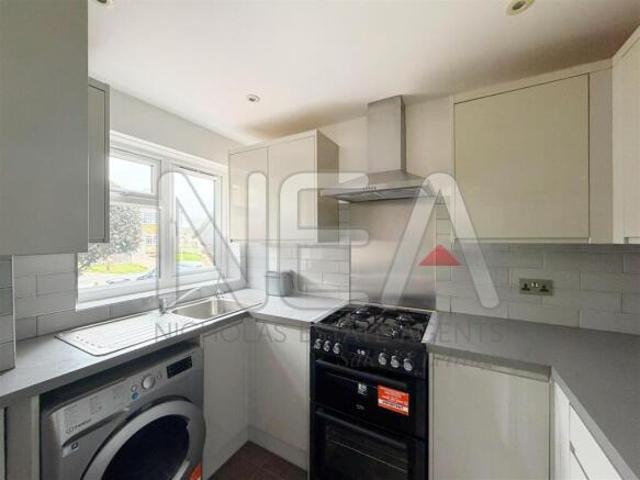 3 bedroom semi detached house for rent in Quantock Avenue, Caversham Park Village, Reading, RG4