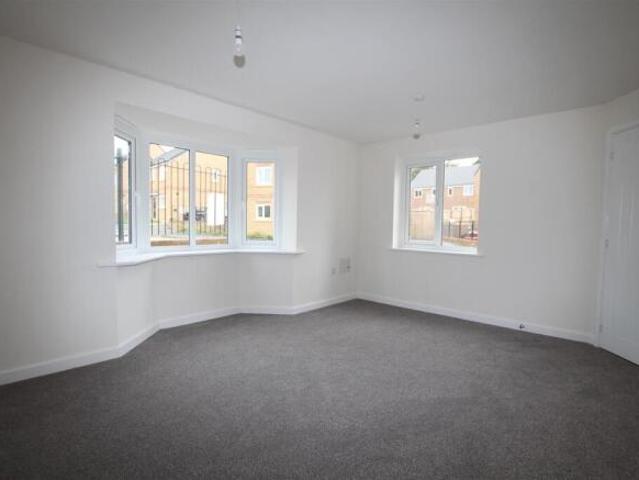 3 bedroom semi detached house for rent in Quarry Bank Road, Fagley, BD2