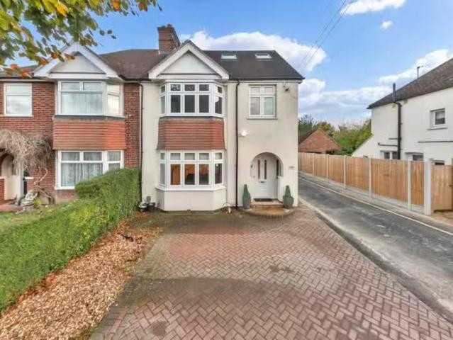 3 bedroom semi detached house for rent in Queen Ediths Way, Ca.