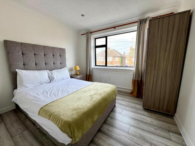 3 bedroom semi detached house for rent in Randalls Drive, Hutton, Brentwood, CM13 1NN, CM13