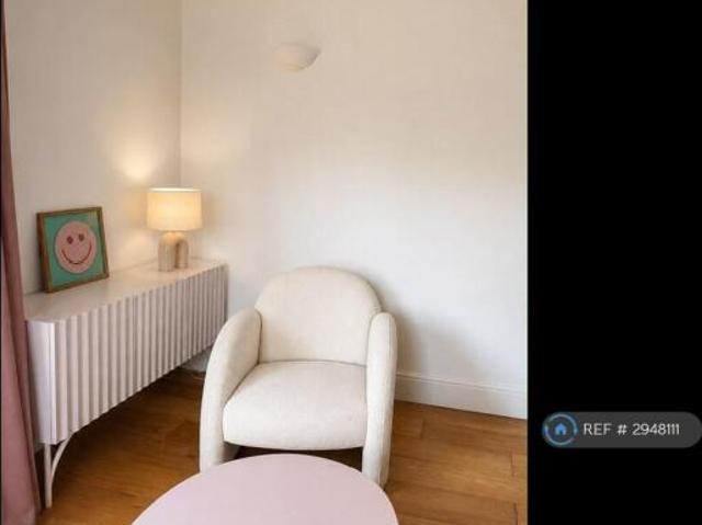 3 bedroom semi detached house for rent in Railway Cottages, Guildford, GU4