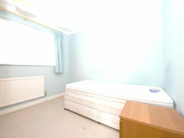 3 bedroom semi detached house for rent in Rainham Close, Maidstone, ME15