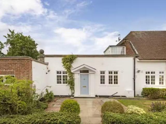 3 bedroom semi detached house for rent in Ravenswood Court, Ki.