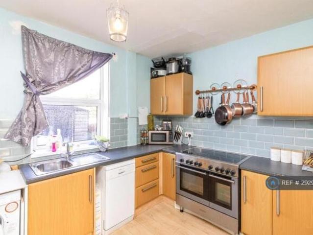 3 bedroom semi detached house for rent in Renathorpe Road, Sheffield, S5