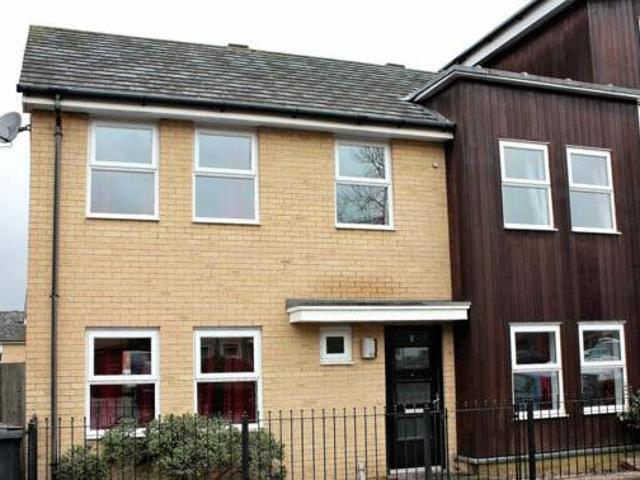 3 Bedroom Semi detached House For Rent In Reading, Berkshire
