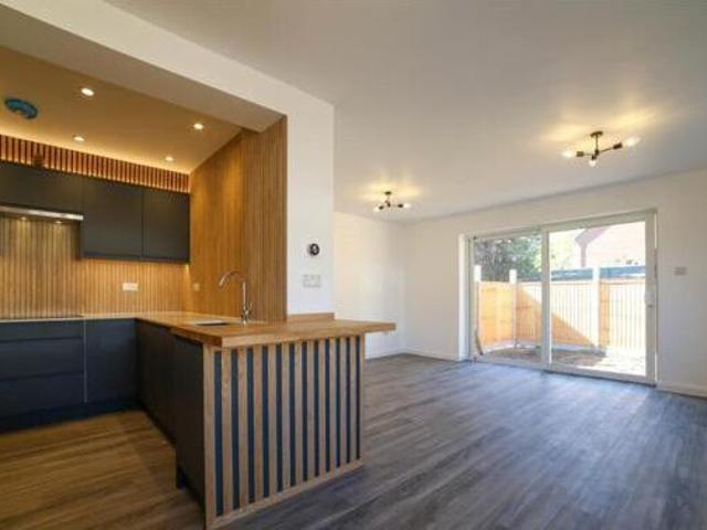 3 Bedroom Semi detached House For Rent In Reading, Berkshire