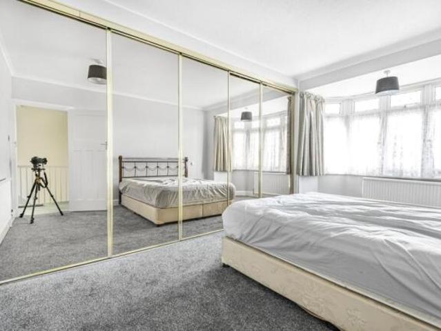 3 bedroom semi detached house for rent in Ridgemount Avenue Shirley CR0