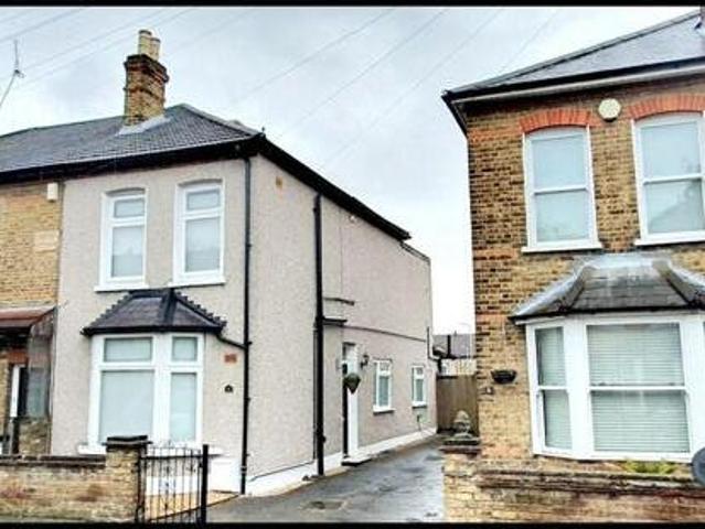 3 Bedroom Semi detached House For Rent In Romford