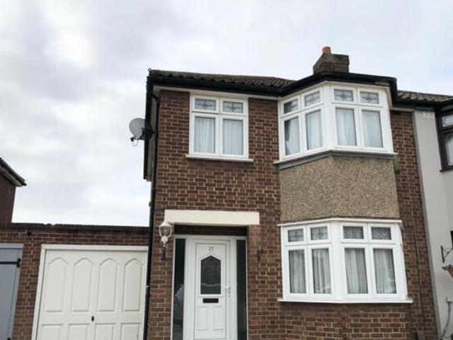 3 Bedroom Semi detached House For Rent In Romford