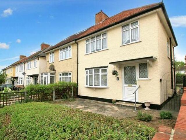 3 Bedroom Semi detached House For Rent In Romford