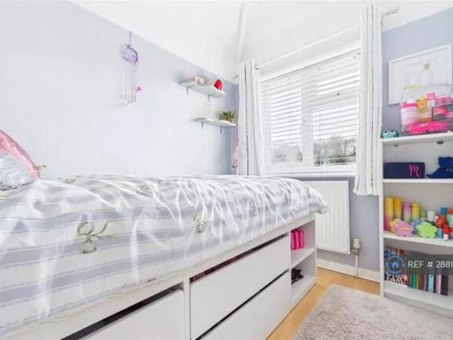 3 bedroom semi detached house for rent in Rodway Road, Berkshire, RG30