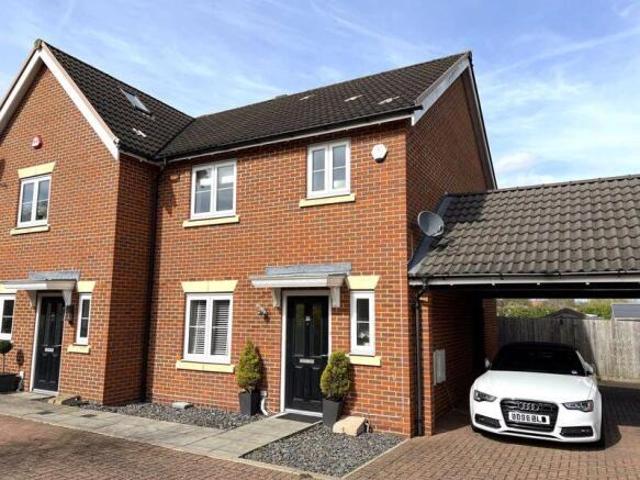 3 bedroom semi detached house for rent in Rosen Crescent, Hutton, CM13