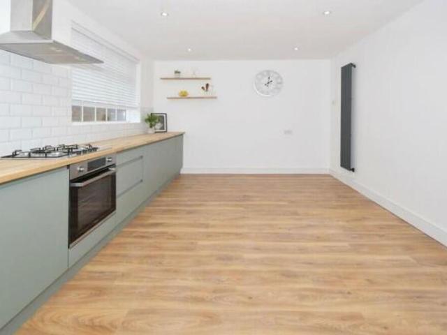 3 bedroom semi detached house for rent in Roundway, Blurton, ST3