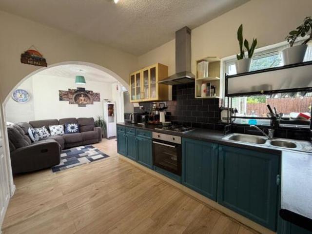 3 bedroom semi detached house for rent in Roydene Crescent, LE4