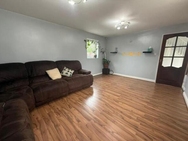 3 bedroom semi detached house for rent in Rushey Close, LE4