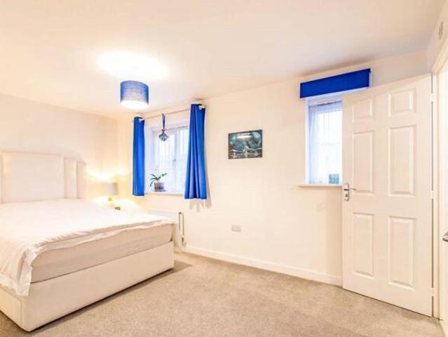 3 bedroom semi detached house for rent in Scatcherd Drive, Morley, Leeds, West Yorkshire, LS27