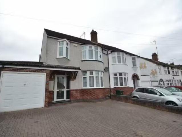 3 bedroom semi detached house for rent in Salisbury Avenue, Co.