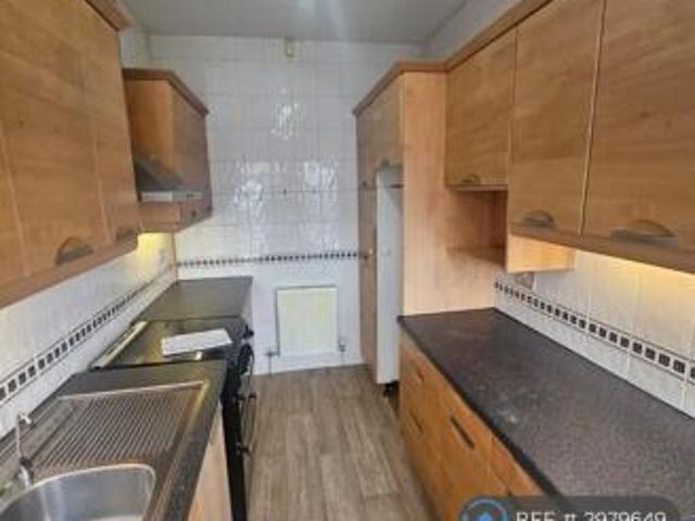 3 bedroom semi detached house for rent in Salisbury Drive, Manchester, M25